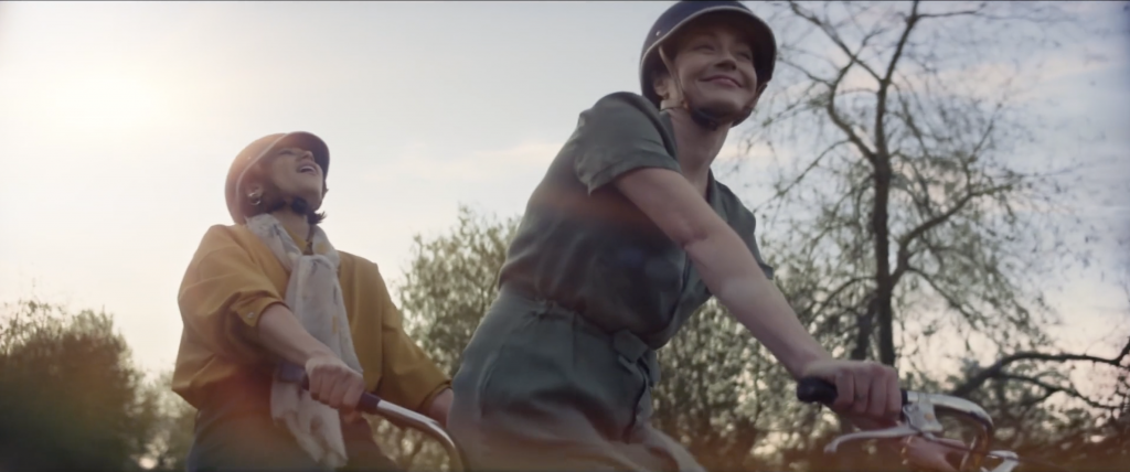 EXPEDIA TRAVEL · RASHIDA JONES - Virgen Films